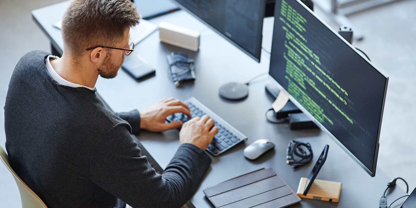 A Crestron Programmer with Over 20 Years of Experience